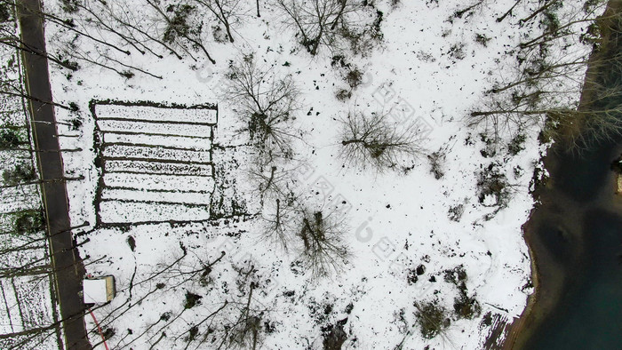 俯拍森林冬天雪景图片-包图网企业站