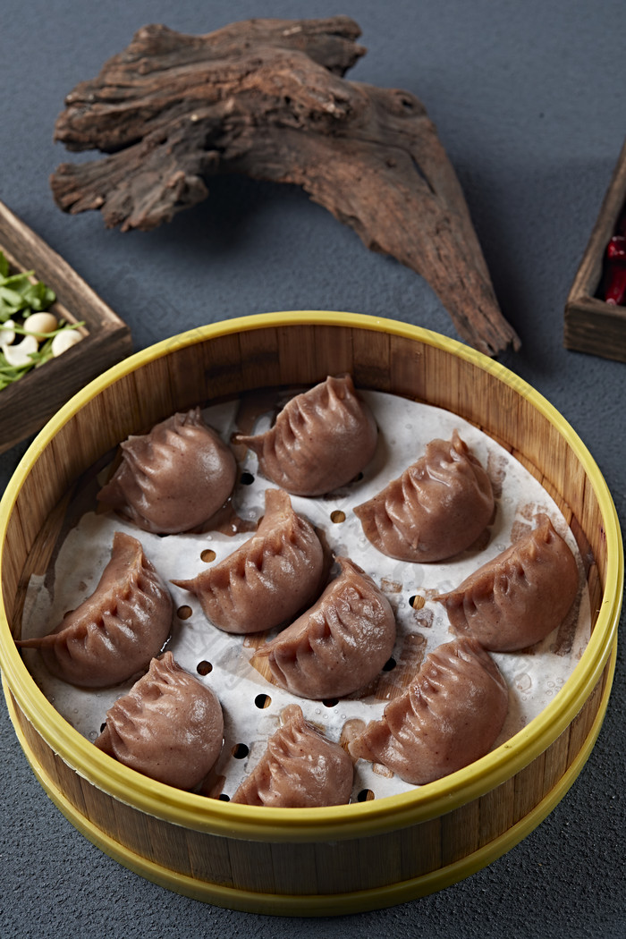 笼屉装的现蒸荞面素馅蒸饺图片-包图网企业站