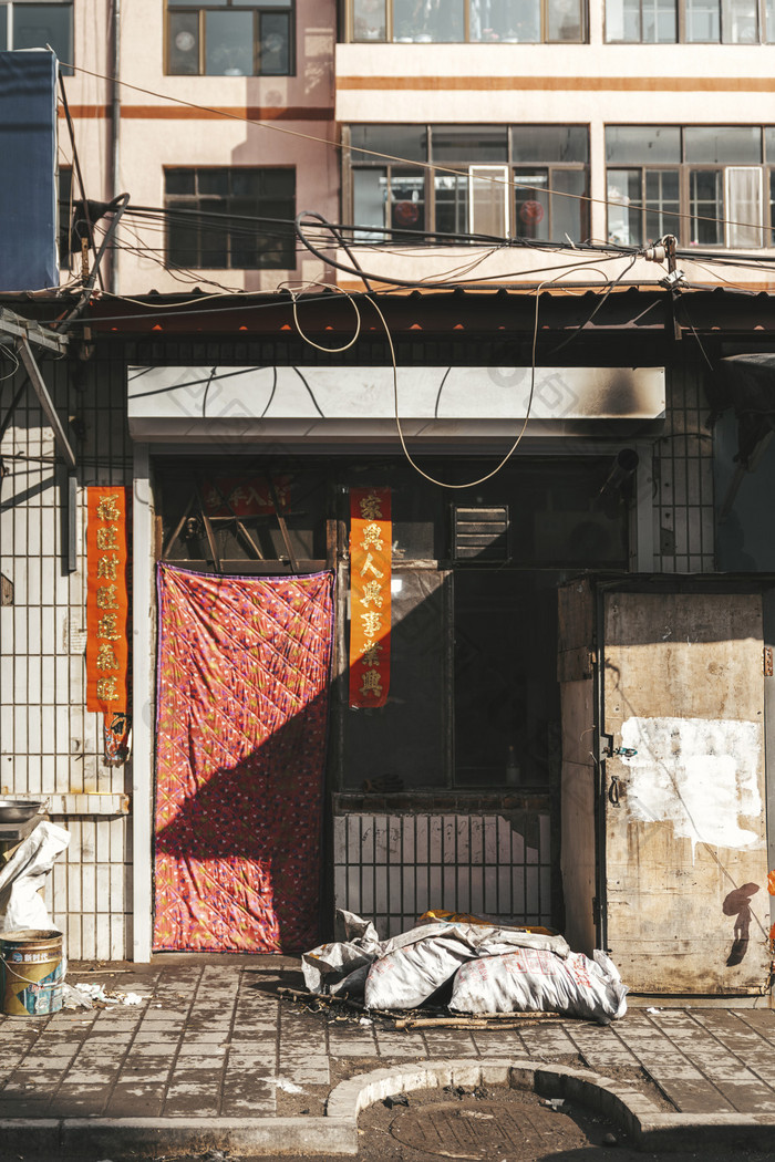 城镇民房户外的广告图片-包图网企业站