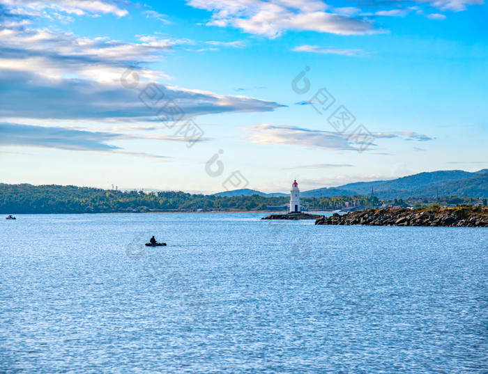 海边的托卡列夫斯基灯塔图片-包图网企业站