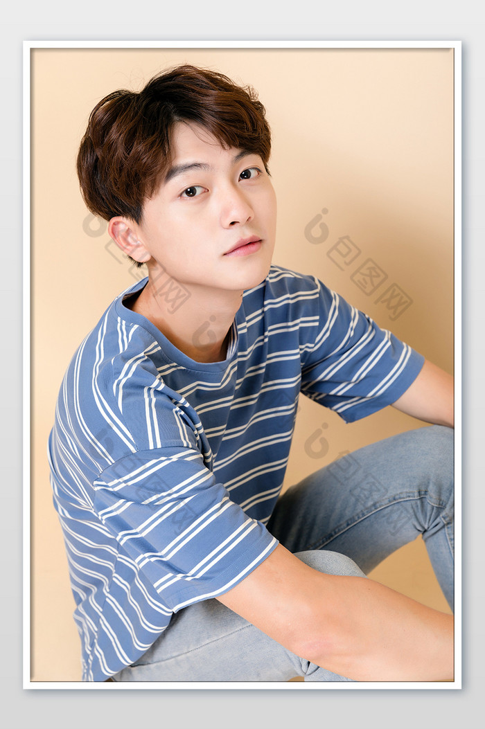 时尚男装帅气活力男生半身照摄影图片图片-包图网
