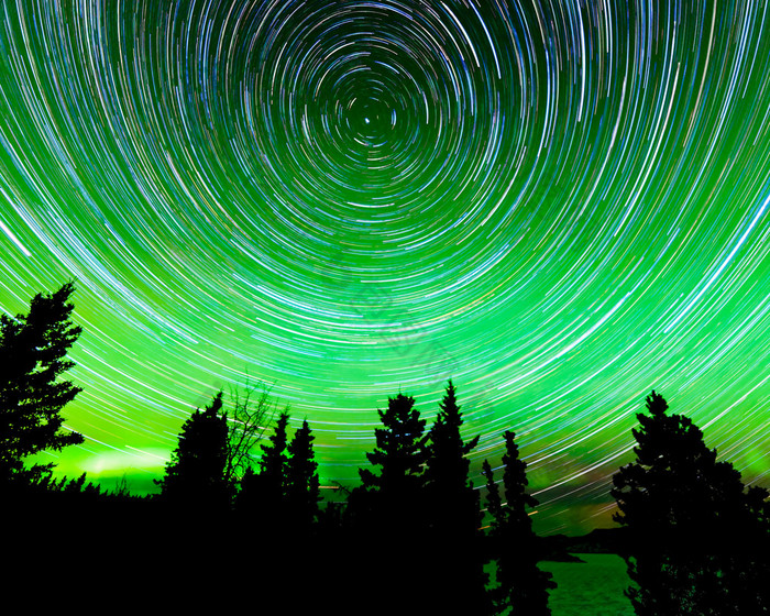 围绕北极星和北极光的星轨图片-包图网企业站