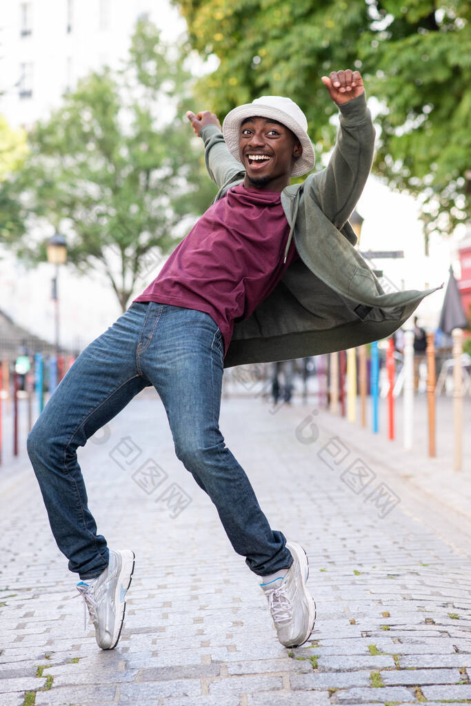 Full body portrait h图片-包图网企业站