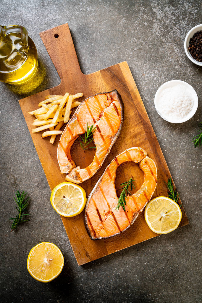 烤鲑鱼牛排片图片-包图网企业站