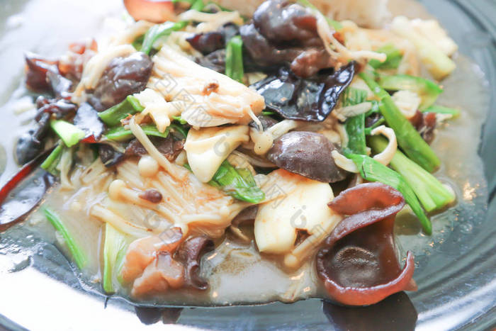 牡蛎蘑菇或搅拌炒的蘑菇图片-包图网企业站