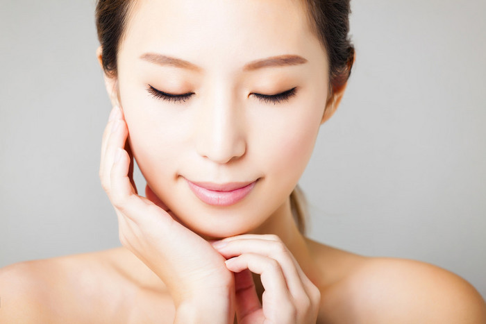 微笑的年轻漂亮的亚洲女人脸的特写图片 包图网企业站