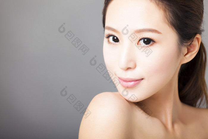 特写年轻美丽的女人的脸图片 包图网企业站