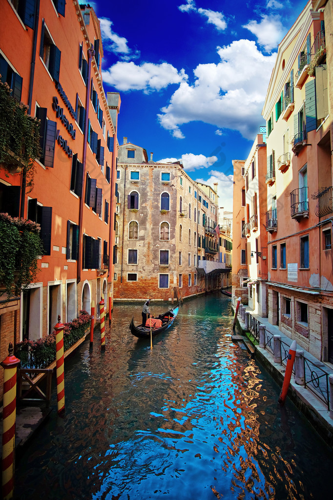 Venice Canal and Gon图片-包图网企业站