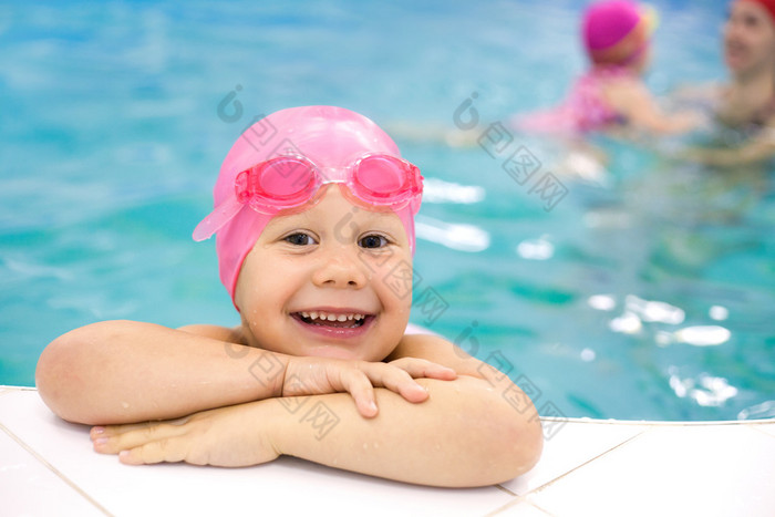 游泳人物高清图片-游泳人物素材-包图企业站