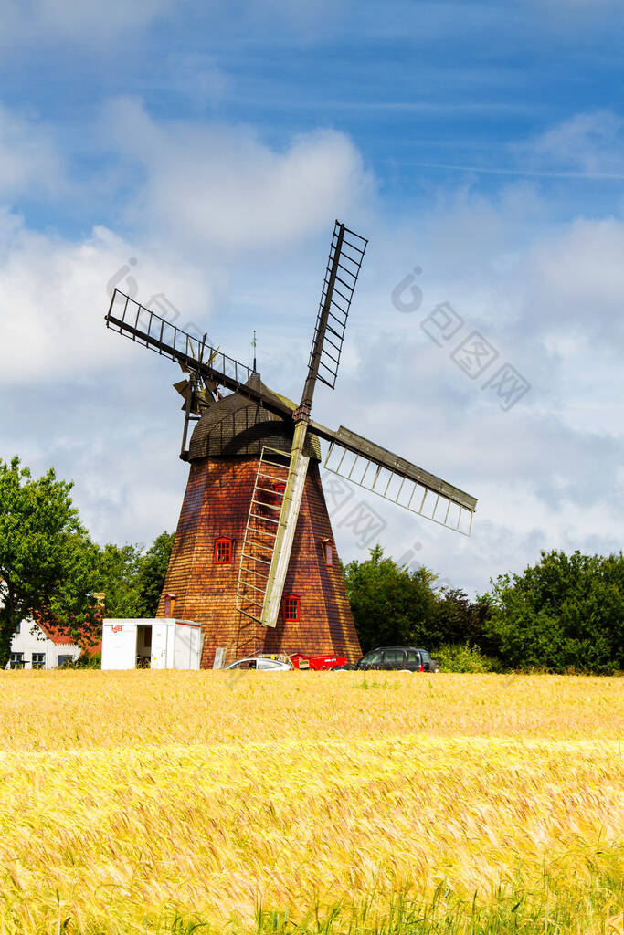 丹麦岛风车美景图片-包图网企业站