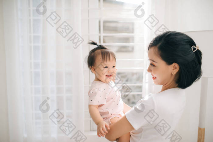 亚洲婴儿和妈妈与微笑 包图企业站 4224