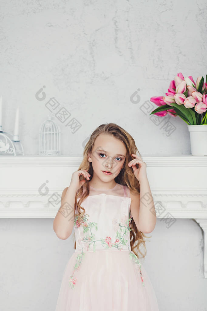 Beautiful little gir图片-包图网企业站