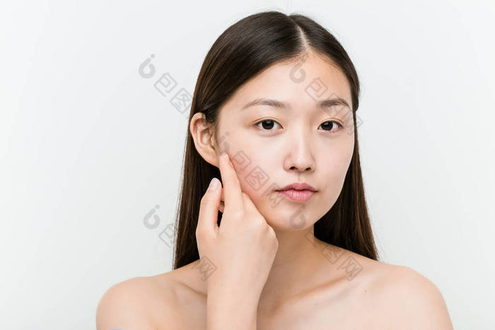 一个年轻的美丽和自然的亚洲女人的特写图片 包图网企业站