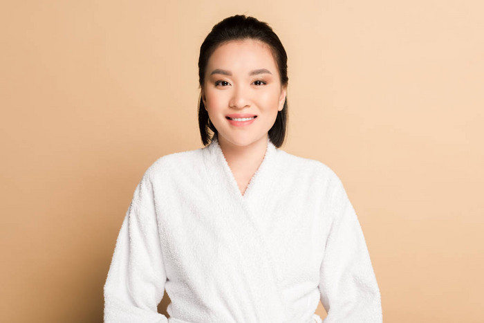 年轻美丽的亚洲女人有着干净新鲜的皮肤美女 包图企业站
