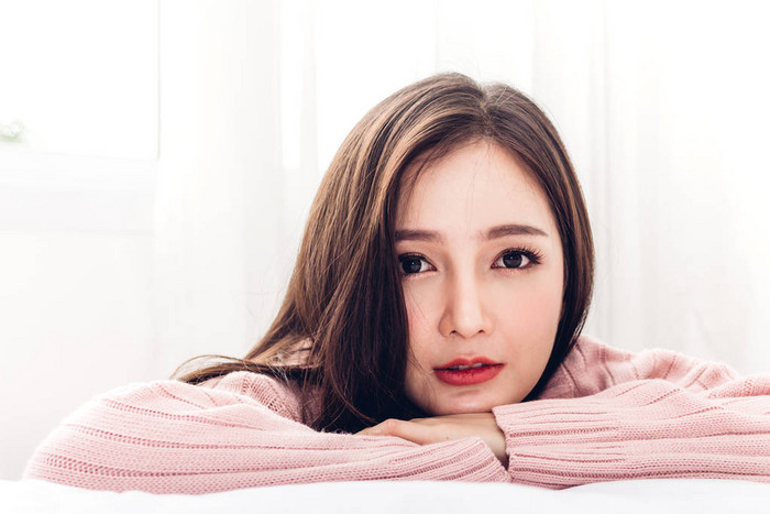 微笑亚洲业务的女人肖像 包图企业站