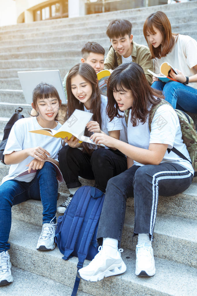 简约校园海报高清图片-简约校园海报素材-包图企业站