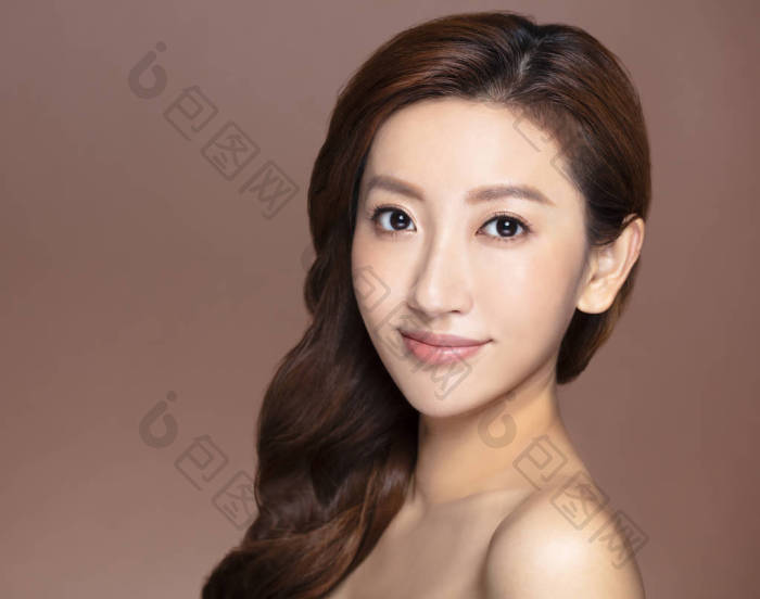 美丽的年轻女子与洁净清新的皮肤面部护理美图片 包图网企业站
