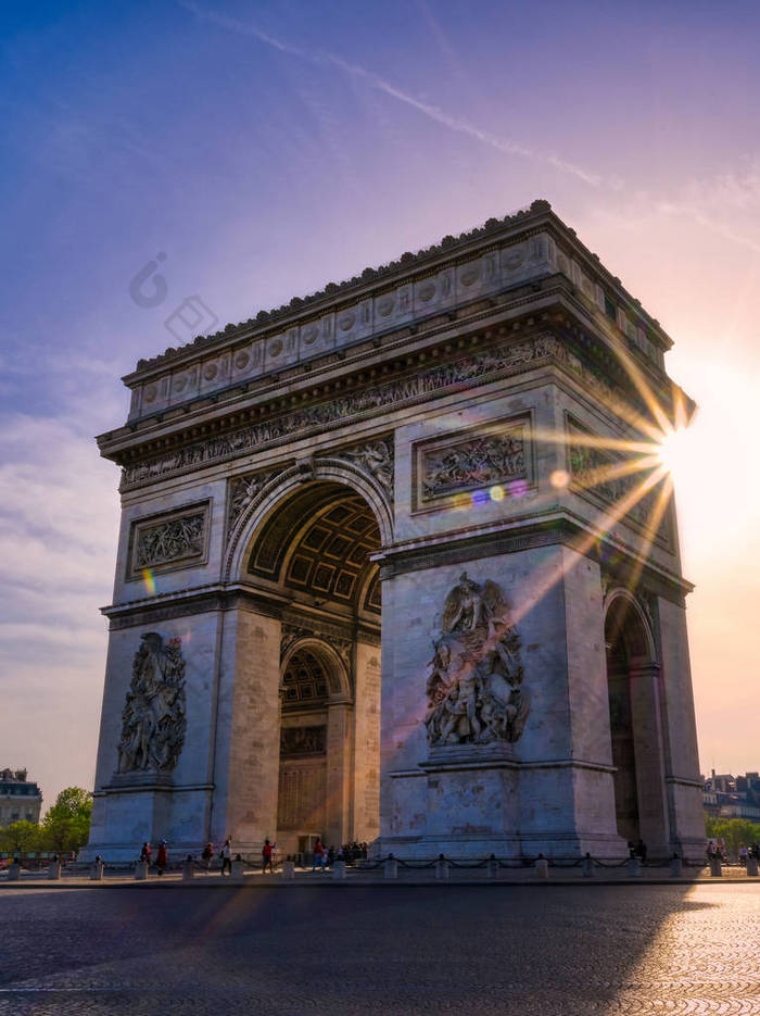 位于法国巴黎的凯旋门的景观图片-包图网企业站