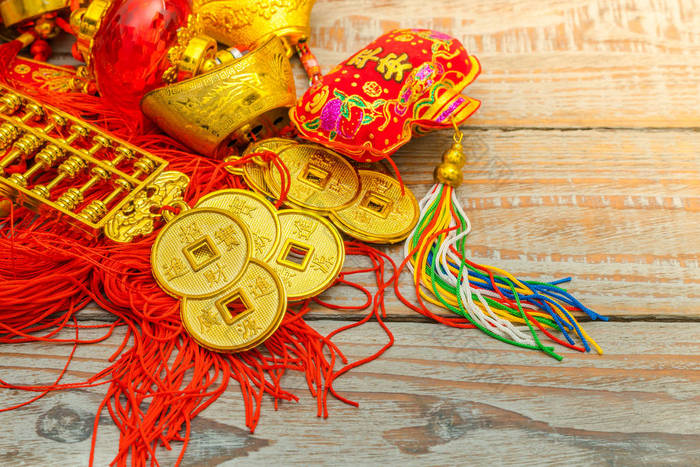 中国农历新年装饰木墙上的汉字图片-包图网企业站