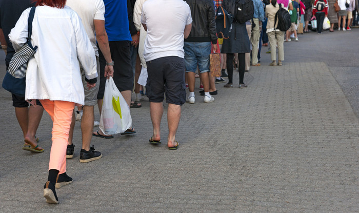 人在排队等候图片-包图网企业站