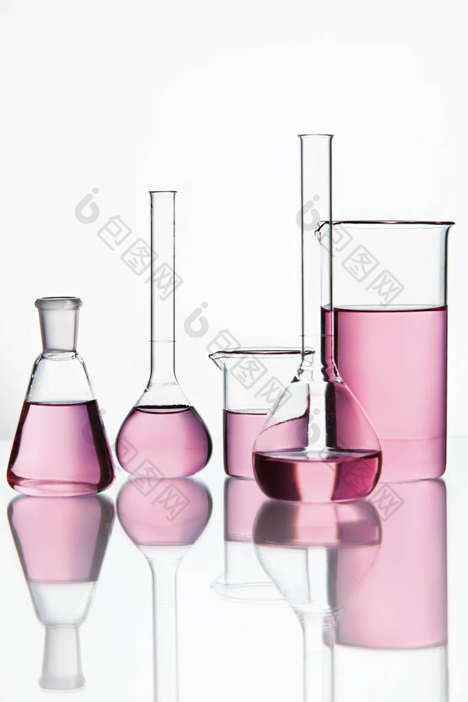 含化学液体的实验室玻璃器皿具有实验室背景-包图企业站