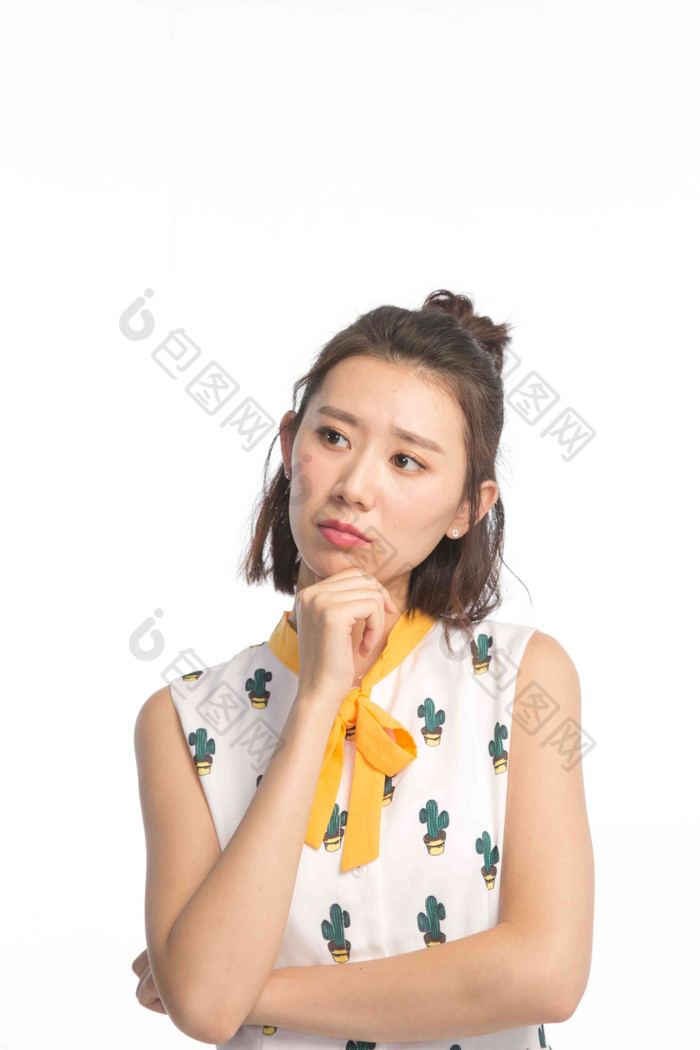 闷闷不乐的青年女人 包图企业站
