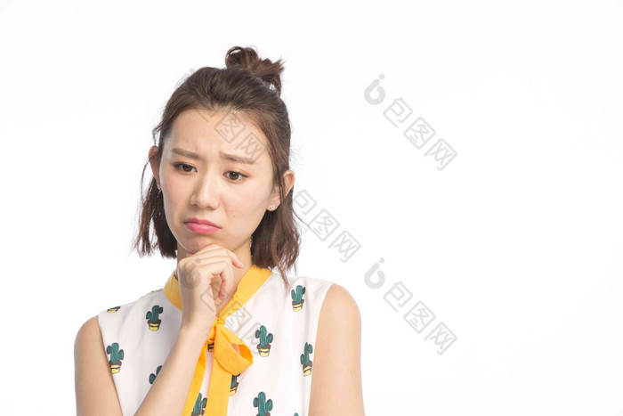闷闷不乐的青年女人图片 包图网企业站
