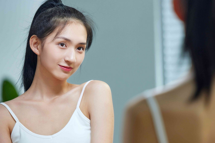 漂亮的镜子皮肤亚洲人高清摄影图片 包图网企业站