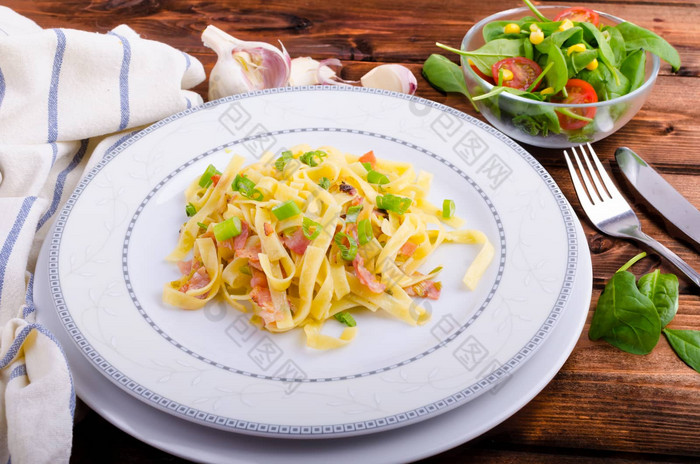 意大利意大利面春天洋葱培根图片-包图网企业站