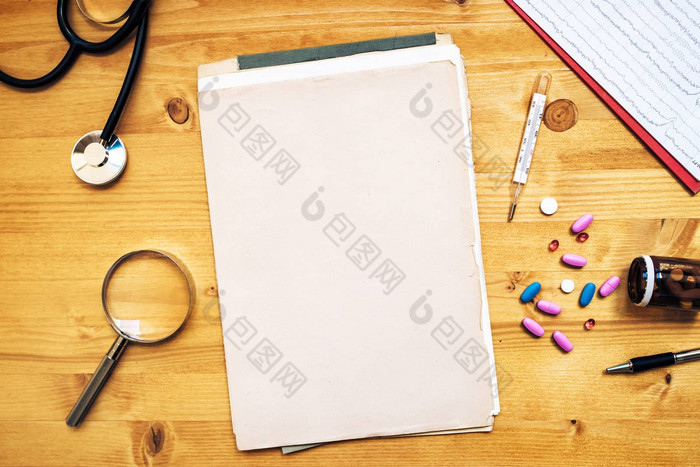 一般医疗医生工作桌子上医生的工作空间前-包图企业站