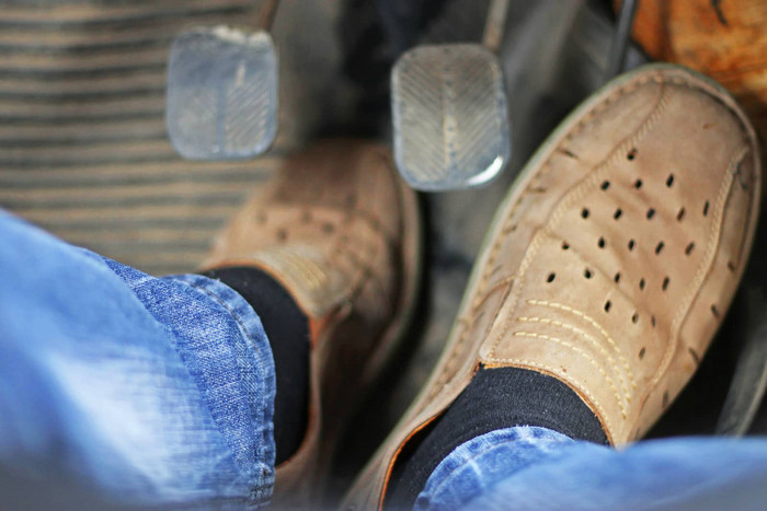 男人脚加速器刹车踏板内部车-包图企业站