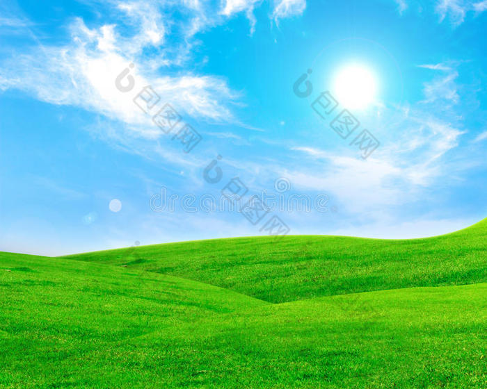 蓝天白云的绿地图片-包图网企业站