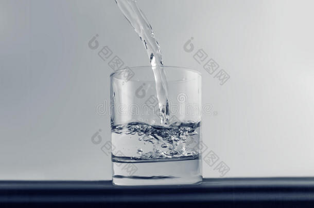 倒满一杯水 包图企业站