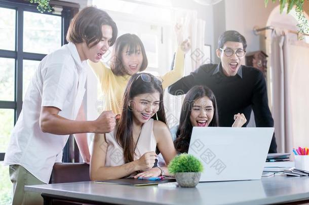 组关于成功的自由作家是的三单形式庆祝工作图片 包图网企业站